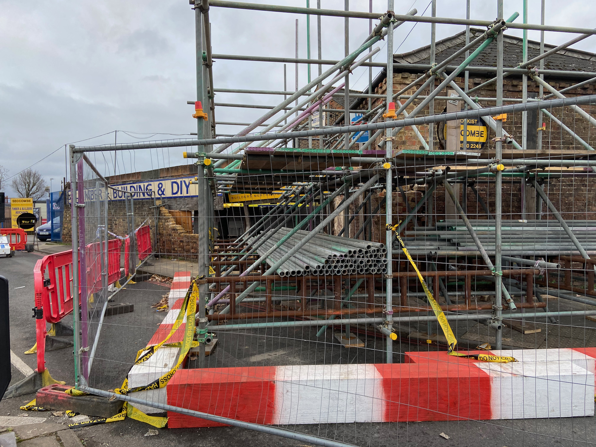 Syon Lane: Seccombes, Scaffolding and Signals | Tony Louki's Report Back